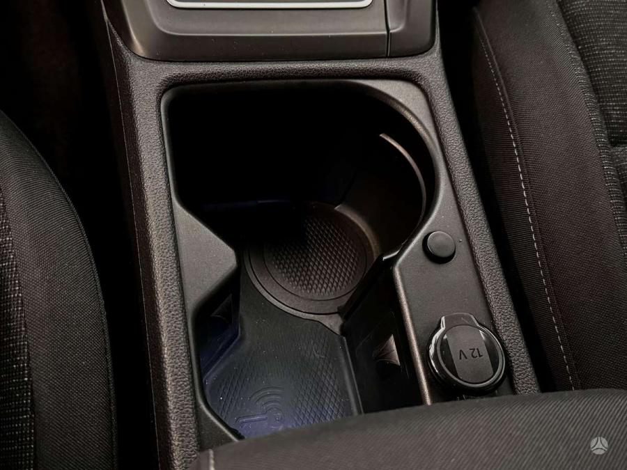 Black Volkswagen Golf 2021 in Kaunas, with an engine capacity of 1.97 L and mileage of 226 thousand km for 12900 €, photo 19 on AUTOMOTO.COM.LV