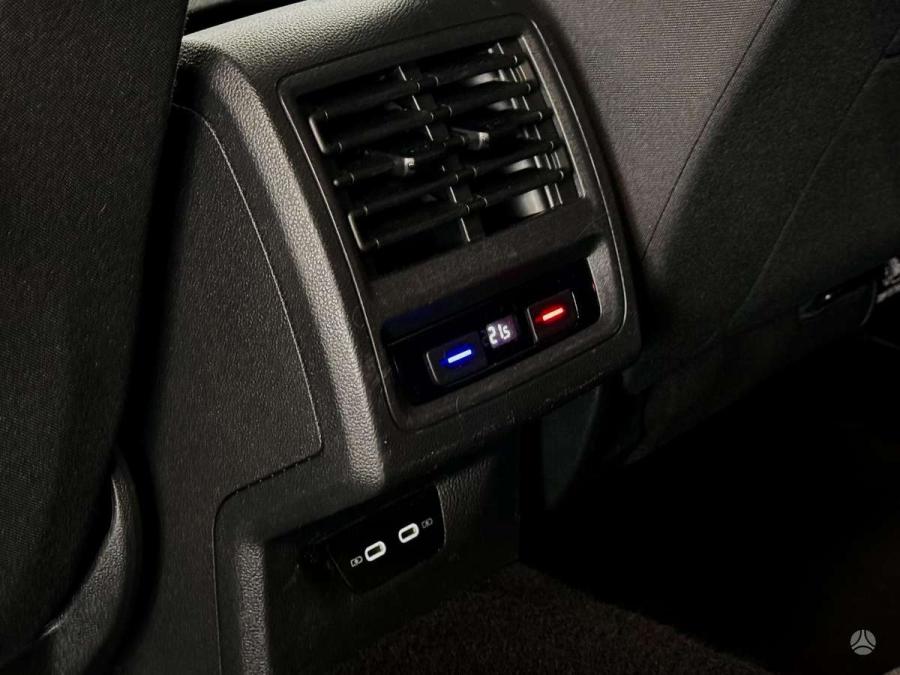 Black Volkswagen Golf 2021 in Kaunas, with an engine capacity of 1.97 L and mileage of 226 thousand km for 12900 €, photo 26 on AUTOMOTO.COM.LV