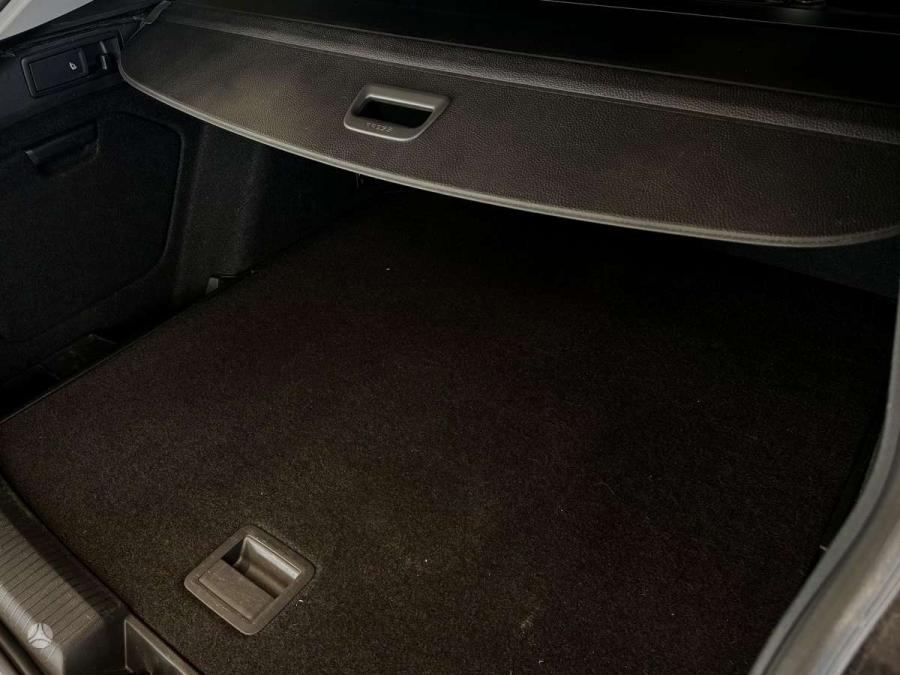Black Volkswagen Golf 2021 in Kaunas, with an engine capacity of 1.97 L and mileage of 226 thousand km for 12900 €, photo 27 on AUTOMOTO.COM.LV