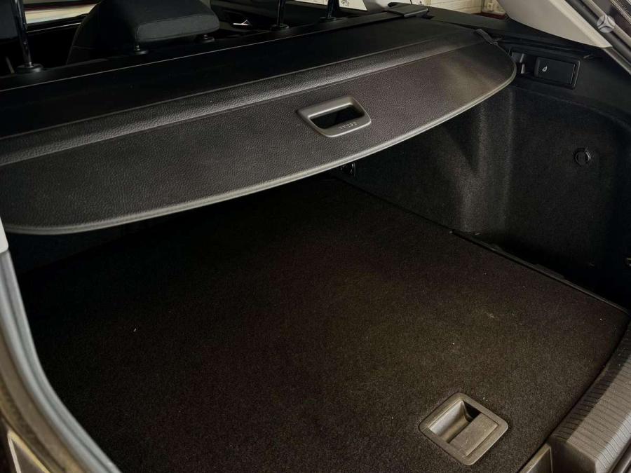 Black Volkswagen Golf 2021 in Kaunas, with an engine capacity of 1.97 L and mileage of 226 thousand km for 12900 €, photo 28 on AUTOMOTO.COM.LV