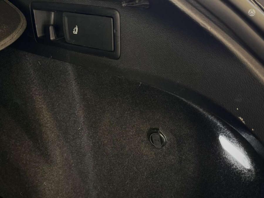 Black Volkswagen Golf 2021 in Kaunas, with an engine capacity of 1.97 L and mileage of 226 thousand km for 12900 €, photo 29 on AUTOMOTO.COM.LV