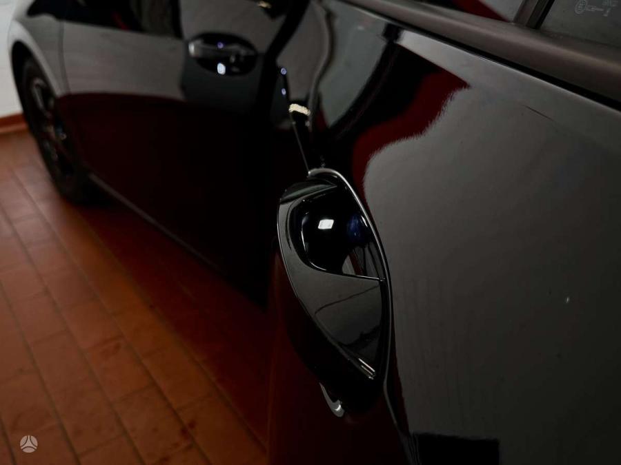 Black Volkswagen Golf 2021 in Kaunas, with an engine capacity of 1.97 L and mileage of 226 thousand km for 12900 €, photo 30 on AUTOMOTO.COM.LV