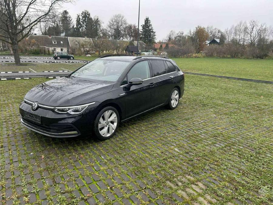 Black Volkswagen Golf 2022 in Kaunas, with an engine capacity of 2.00 L and mileage of 71 thousand km for 21500 €, photo 2 on AUTOMOTO.COM.LV