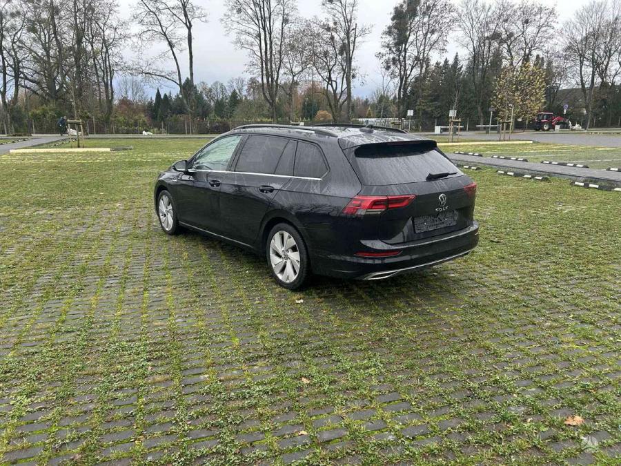 Black Volkswagen Golf 2022 in Kaunas, with an engine capacity of 2.00 L and mileage of 71 thousand km for 21500 €, photo 4 on AUTOMOTO.COM.LV