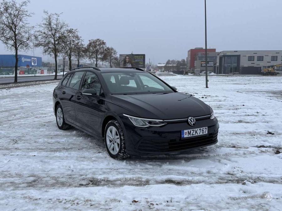 Black Volkswagen Golf 2022 in Siauliai, with an engine capacity of 1.50 L and mileage of 12 thousand km for 17999 €, photo 3 on AUTOMOTO.COM.LV