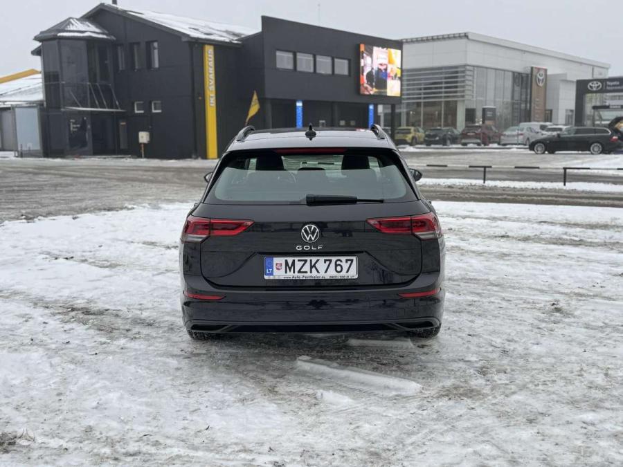 Black Volkswagen Golf 2022 in Siauliai, with an engine capacity of 1.50 L and mileage of 12 thousand km for 17999 €, photo 5 on AUTOMOTO.COM.LV