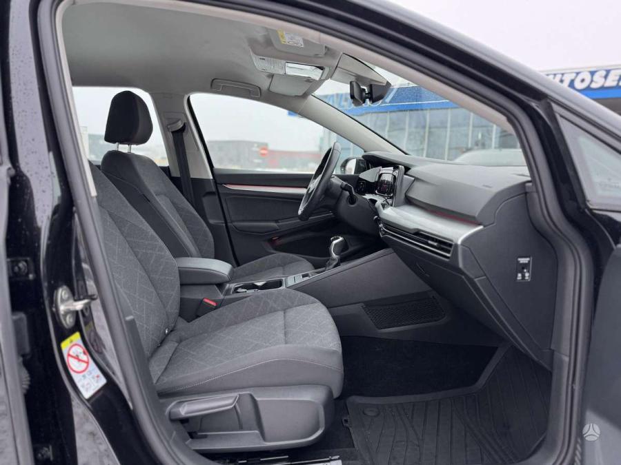 Black Volkswagen Golf 2022 in Siauliai, with an engine capacity of 1.50 L and mileage of 12 thousand km for 17999 €, photo 12 on AUTOMOTO.COM.LV