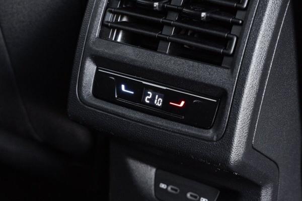 Черный Фольксваген Гольф 2022 в Рига, объемом двигателя 2.00 л и пробегом 139 тыс. км за 17450 €, фото 8 на AUTOMOTO.COM.LV