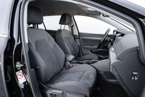 Black Volkswagen Golf 2022 in Riga, with an engine capacity of 2.00 L and mileage of 139 thousand km for 17450 €, photo 8 on AUTOMOTO.COM.LV