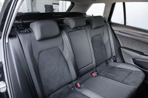 Black Volkswagen Golf 2022 in Riga, with an engine capacity of 2.00 L and mileage of 139 thousand km for 17450 €, photo 10 on AUTOMOTO.COM.LV