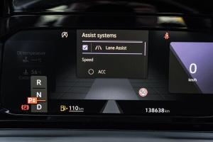 Black Volkswagen Golf 2022 in Riga, with an engine capacity of 2.00 L and mileage of 139 thousand km for 17450 €, photo 17 on AUTOMOTO.COM.LV