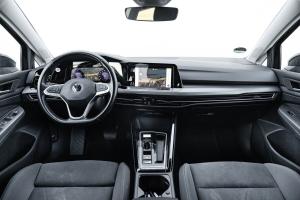 Black Volkswagen Golf 2022 in Riga, with an engine capacity of 2.00 L and mileage of 139 thousand km for 17450 €, photo 33 on AUTOMOTO.COM.LV