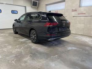 Black Volkswagen Golf 2023 in Marijampole, with an engine capacity of 1.00 L and mileage of 89 thousand km for 15972 €, photo 7 on AUTOMOTO.COM.LV