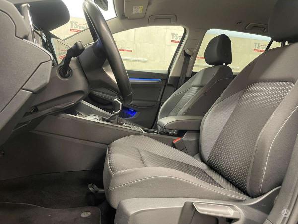 Melns Volkswagen Golf 2023 Marijampole, ar dzinēja tilpumu 1.00 L un nobraukumu 89 tūkst. km par 15972 €, foto 7 vietnē AUTOMOTO.COM.LV