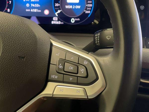 Melns Volkswagen Golf 2023 Marijampole, ar dzinēja tilpumu 1.00 L un nobraukumu 89 tūkst. km par 15972 €, foto 9 vietnē AUTOMOTO.COM.LV