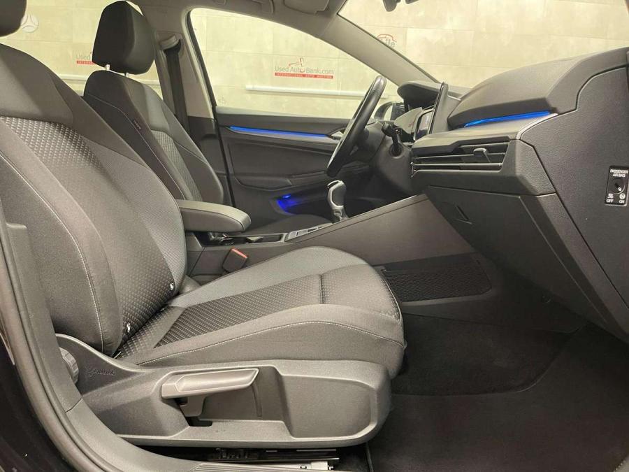 Black Volkswagen Golf 2023 in Marijampole, with an engine capacity of 1.00 L and mileage of 89 thousand km for 15972 €, photo 17 on AUTOMOTO.COM.LV
