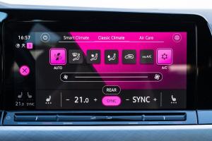 Melns Volkswagen Golf 2023 Rīga, ar dzinēja tilpumu 1.50 L un nobraukumu 159 tūkst. km par 17900 €, foto 17 vietnē AUTOMOTO.COM.LV