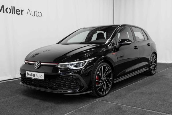 Melns Volkswagen Golf 2023 Tallina, ar dzinēja tilpumu 2.00 L un nobraukumu 10 tūkst. km par 31900 €, foto 1 vietnē AUTOMOTO.COM.LV