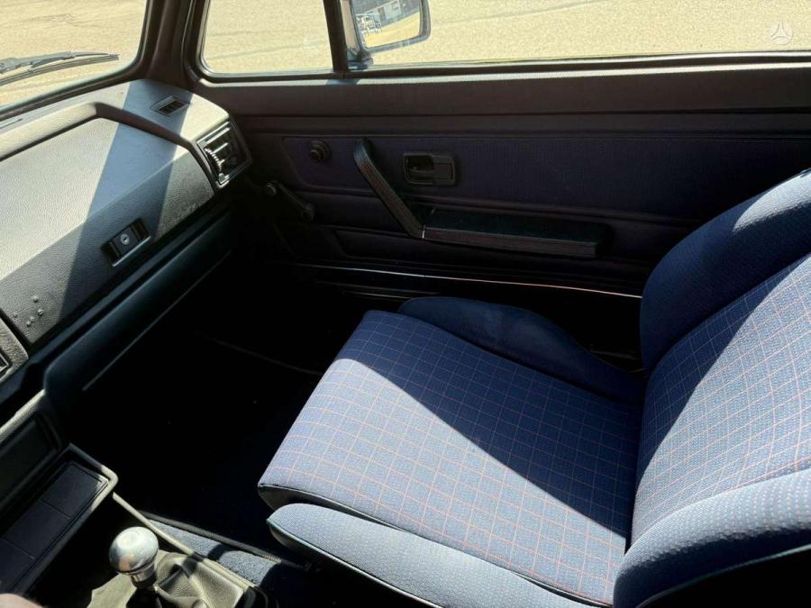 Zils Volkswagen Golf 1986 Kauņa, ar dzinēja tilpumu 1.60 L un nobraukumu 170 tūkst. km par 4800 €, foto 10 vietnē AUTOMOTO.COM.LV