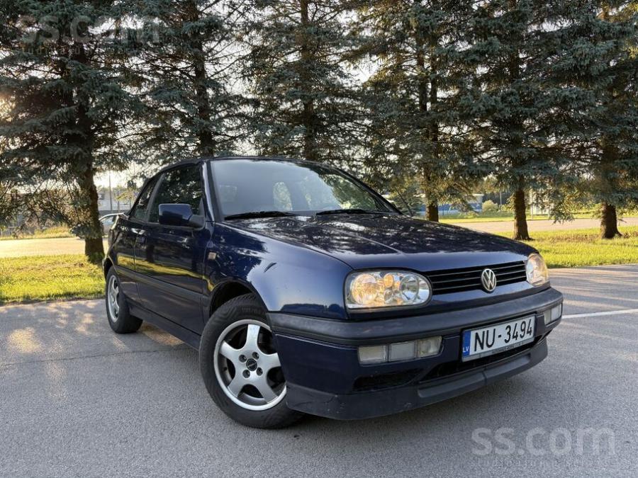 Blue Volkswagen Golf 1994 in Jelgava, with an engine capacity of 1.80 L and mileage of 275 thousand km for 1590 €, photo 2 on AUTOMOTO.COM.LV