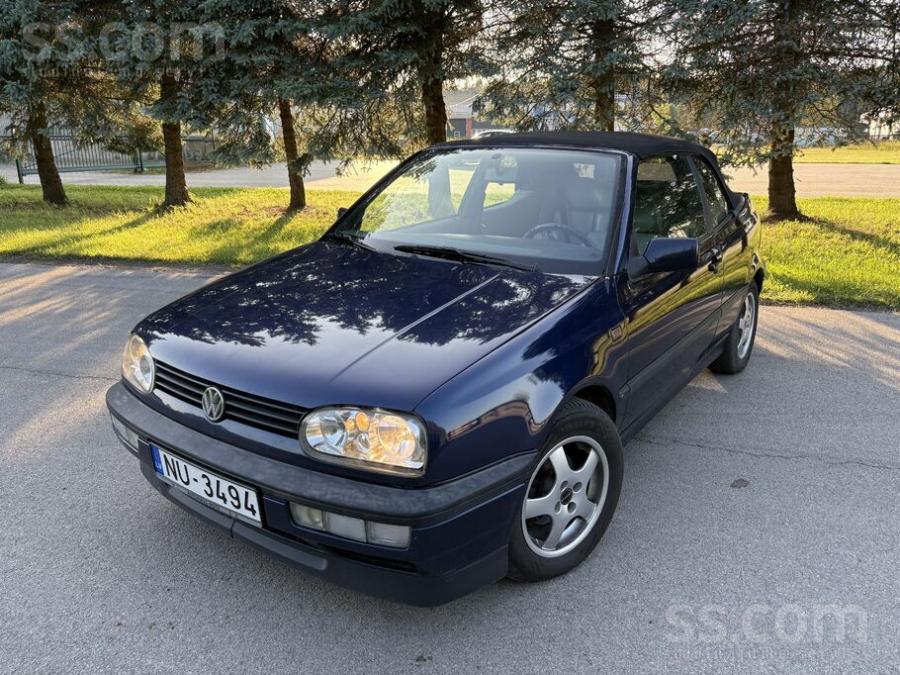 Blue Volkswagen Golf 1994 in Jelgava, with an engine capacity of 1.80 L and mileage of 275 thousand km for 1590 €, photo 3 on AUTOMOTO.COM.LV