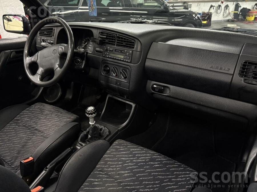 Blue Volkswagen Golf 1994 in Riga, with an engine capacity of 1.80 L and mileage of 156 thousand km for 3599 €, photo 10 on AUTOMOTO.COM.LV