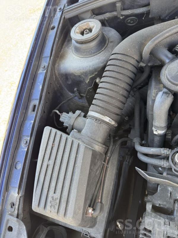 Zils Volkswagen Golf 1995 Rīga, ar dzinēja tilpumu 1.60 L un nobraukumu 227 tūkst. km par 1800 €, foto 4 vietnē AUTOMOTO.COM.LV