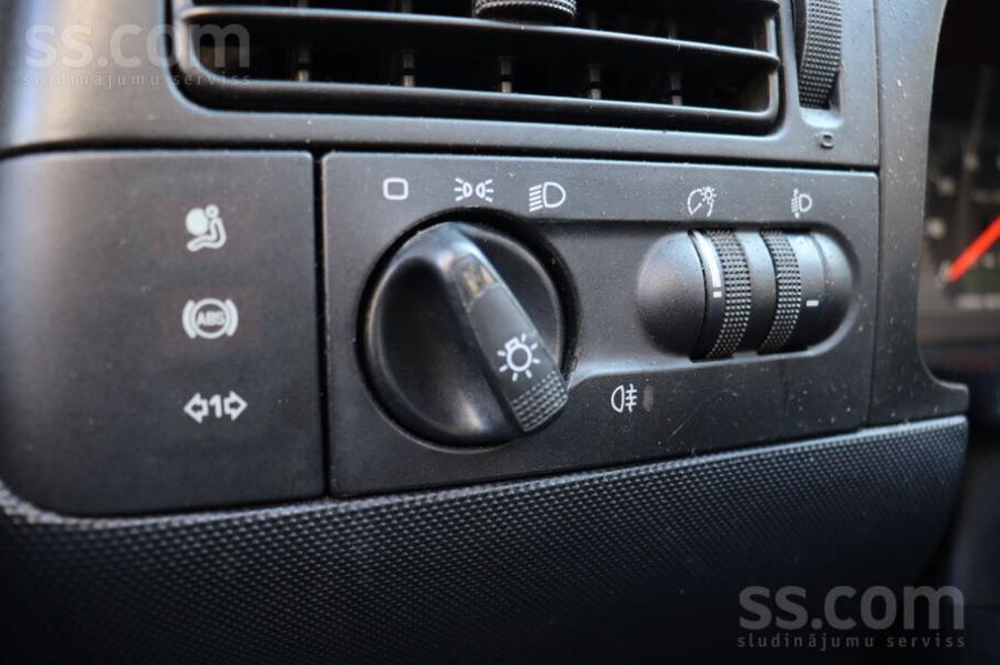 Zils Volkswagen Golf 1999 Rīga, ar dzinēja tilpumu 1.60 L un nobraukumu 208 tūkst. km par 2490 €, foto 15 vietnē AUTOMOTO.COM.LV