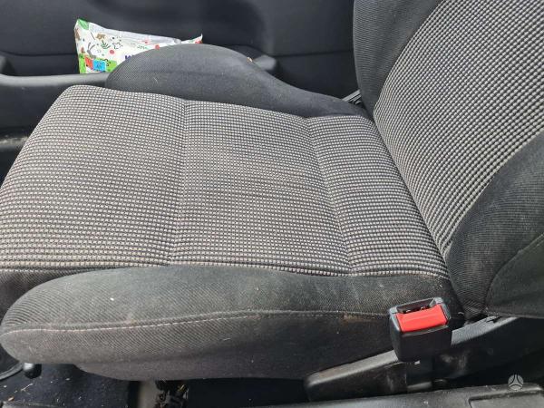 Zils Volkswagen Golf 2000 Druskininkai, ar dzinēja tilpumu 1.78 L un nobraukumu 325 tūkst. km par 1700 €, foto 9 vietnē AUTOMOTO.COM.LV