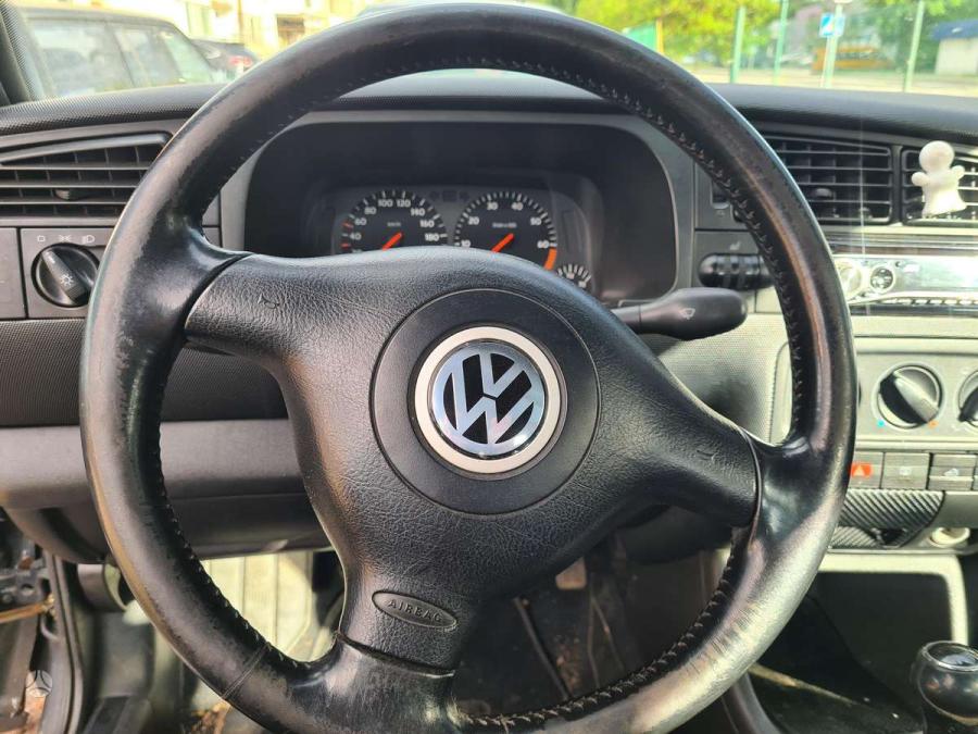 Blue Volkswagen Golf 2000 in Druskininkai, with an engine capacity of 1.78 L and mileage of 325 thousand km for 1700 €, photo 16 on AUTOMOTO.COM.LV