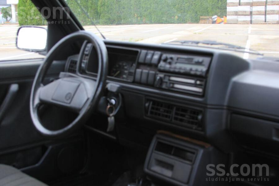 Zils Volkswagen Golf 1991 Dobele, ar dzinēja tilpumu 1.30 L un nobraukumu 242 tūkst. km par 1400 €, foto 4 vietnē AUTOMOTO.COM.LV