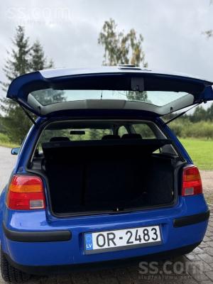 Zils Volkswagen Golf 2001 Cēsis, ar dzinēja tilpumu 1.60 L un nobraukumu 219 tūkst. km par 2100 €, foto 8 vietnē AUTOMOTO.COM.LV