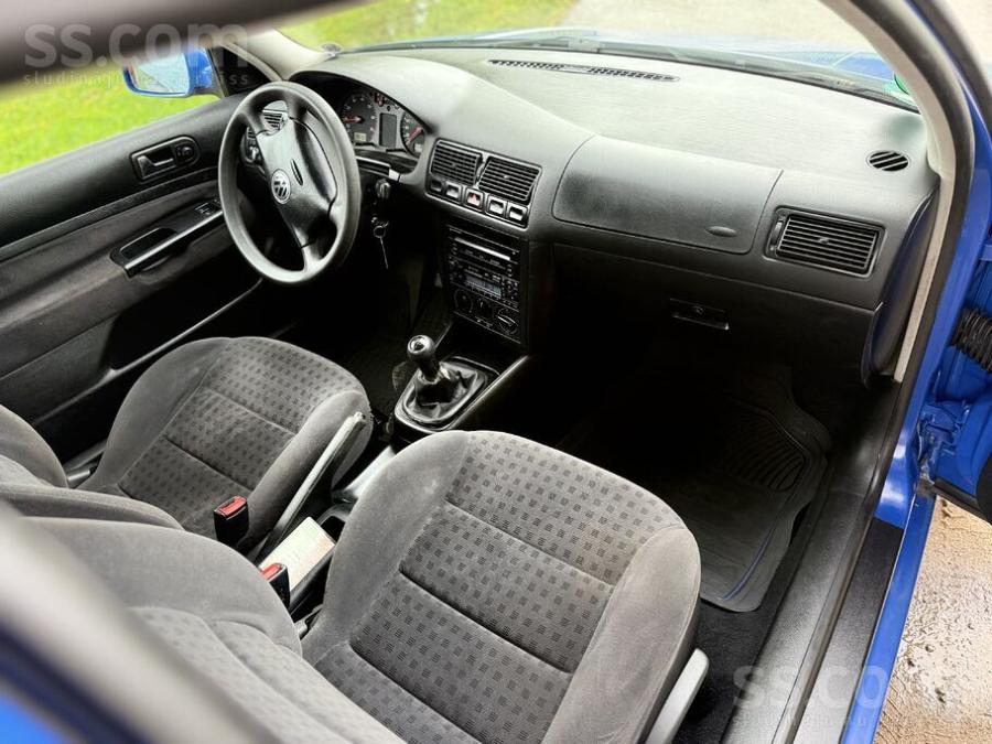 Zils Volkswagen Golf 2001 Cēsis, ar dzinēja tilpumu 1.60 L un nobraukumu 219 tūkst. km par 2100 €, foto 10 vietnē AUTOMOTO.COM.LV