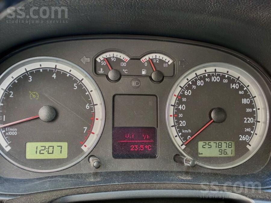 Zils Volkswagen Golf 2002 Rīga, ar dzinēja tilpumu 1.60 L un nobraukumu 258 tūkst. km par 900 €, foto 3 vietnē AUTOMOTO.COM.LV