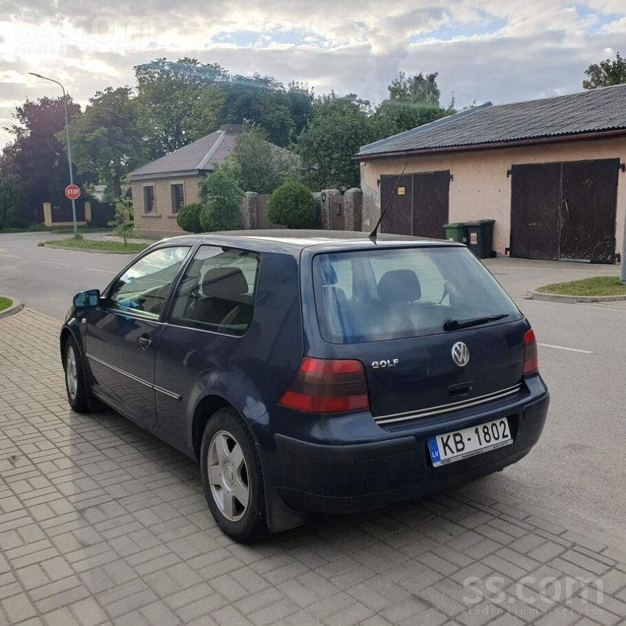 Zils Volkswagen Golf 2002 Liepāja, ar dzinēja tilpumu 1.40 L un nobraukumu 240 tūkst. km par 1200 €, foto 3 vietnē AUTOMOTO.COM.LV