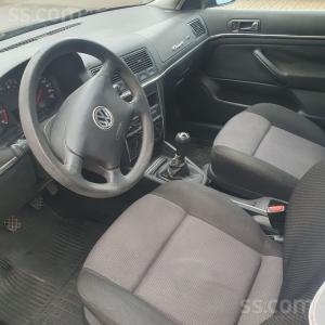 Zils Volkswagen Golf 2002 Liepāja, ar dzinēja tilpumu 1.40 L un nobraukumu 240 tūkst. km par 1200 €, foto 4 vietnē AUTOMOTO.COM.LV