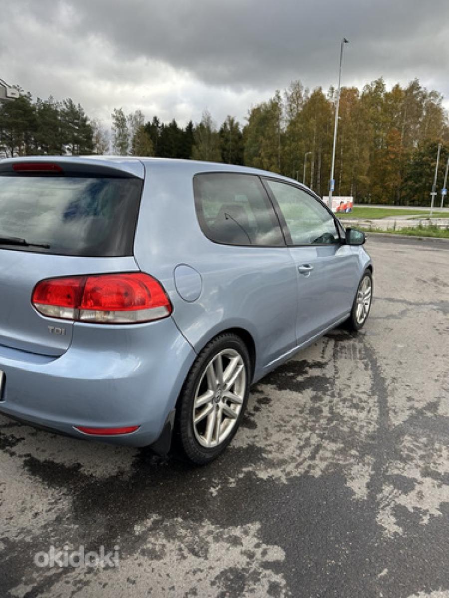 Zils Volkswagen Golf 2009 Tallina, ar dzinēja tilpumu 2.00 L un nobraukumu 223 tūkst. km par 3500 €, foto 16 vietnē AUTOMOTO.COM.LV