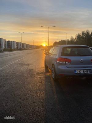 Zils Volkswagen Golf 2009 Tallina, ar dzinēja tilpumu 2.00 L un nobraukumu 223 tūkst. km par 3500 €, foto 19 vietnē AUTOMOTO.COM.LV