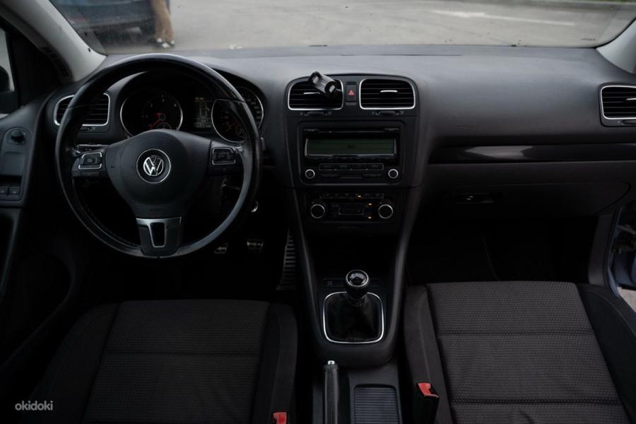 Zils Volkswagen Golf 2009 Tallina, ar dzinēja tilpumu 2.00 L un nobraukumu 223 tūkst. km par 3500 €, foto 22 vietnē AUTOMOTO.COM.LV