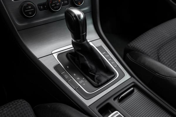 Zils Volkswagen Golf 2014 Rīga, ar dzinēja tilpumu 1.60 L un nobraukumu 360 tūkst. km par 5900 €, foto 2 vietnē AUTOMOTO.COM.LV