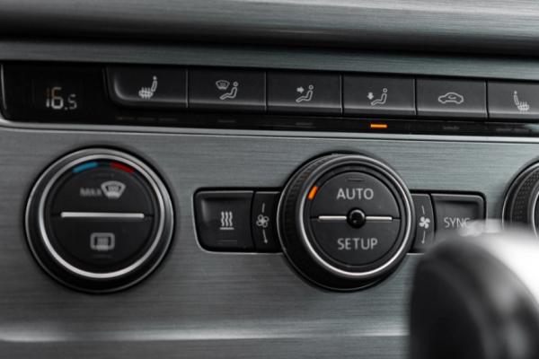 Zils Volkswagen Golf 2014 Rīga, ar dzinēja tilpumu 1.60 L un nobraukumu 360 tūkst. km par 5900 €, foto 3 vietnē AUTOMOTO.COM.LV