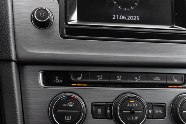 Zils Volkswagen Golf 2014 Rīga, ar dzinēja tilpumu 1.60 L un nobraukumu 360 tūkst. km par 5900 €, foto 4 vietnē AUTOMOTO.COM.LV