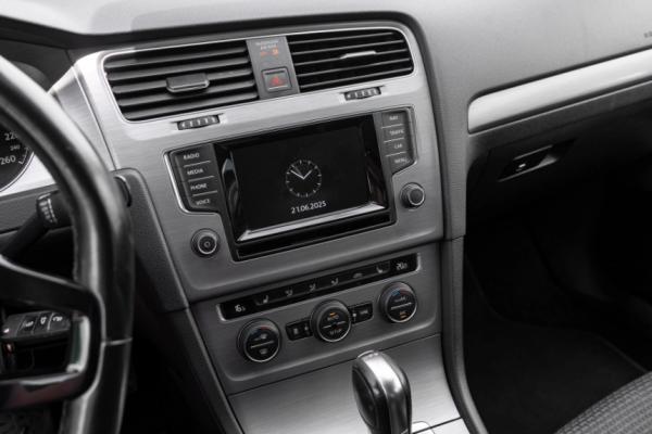 Zils Volkswagen Golf 2014 Rīga, ar dzinēja tilpumu 1.60 L un nobraukumu 360 tūkst. km par 5900 €, foto 6 vietnē AUTOMOTO.COM.LV