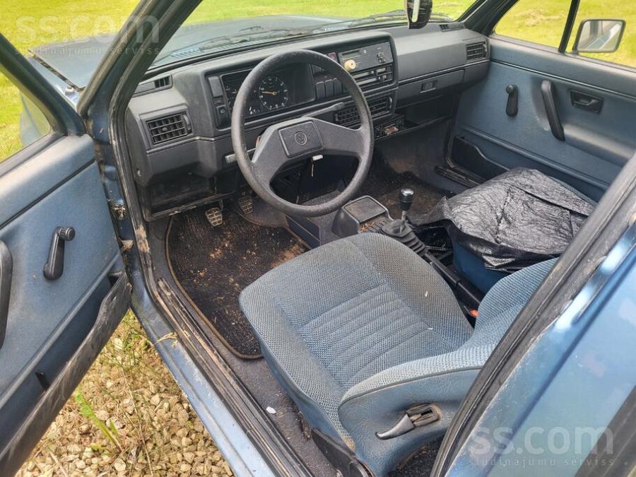 Blue Volkswagen Golf 1984 in Jekabpils, with an engine capacity of 1.80 L and mileage of 287 thousand km for 650 €, photo 4 on AUTOMOTO.COM.LV