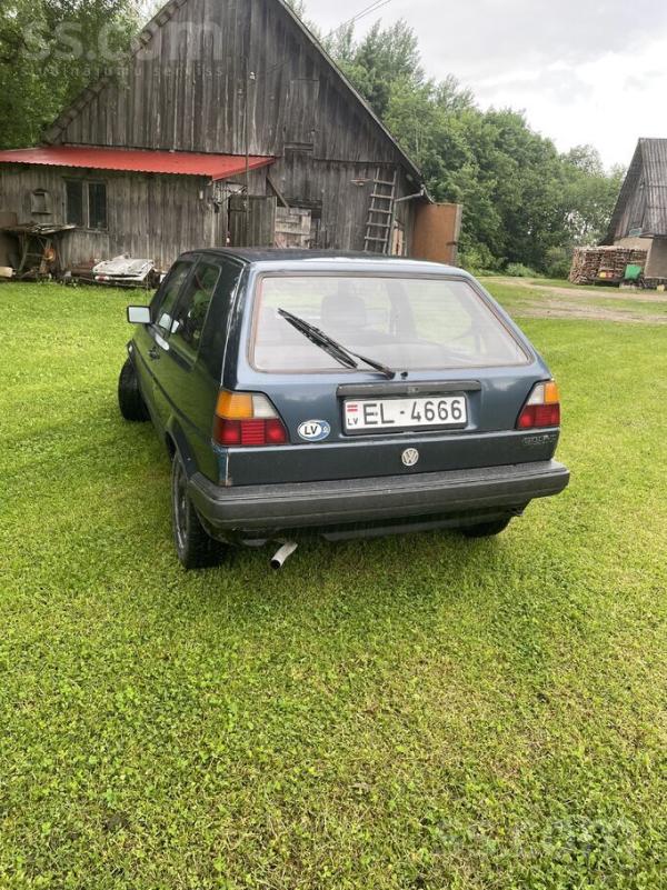 Zils Volkswagen Golf 1986 Valmiera, ar dzinēja tilpumu 1.30 L un nobraukumu 148 tūkst. km par 1700 €, foto 4 vietnē AUTOMOTO.COM.LV