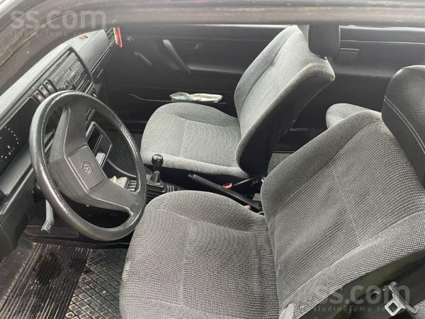 Zils Volkswagen Golf 1986 Valmiera, ar dzinēja tilpumu 1.30 L un nobraukumu 148 tūkst. km par 1700 €, foto 8 vietnē AUTOMOTO.COM.LV