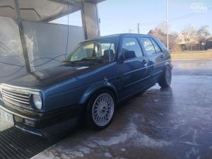 Zils Volkswagen Golf 1988 Šauļi, ar dzinēja tilpumu 1.60 L un nobraukumu 200 tūkst. km par 3000 €, foto  vietnē AUTOMOTO.COM.LV