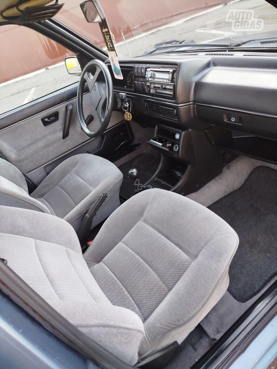 Zils Volkswagen Golf 1988 Šauļi, ar dzinēja tilpumu 1.60 L un nobraukumu 200 tūkst. km par 3000 €, foto 10 vietnē AUTOMOTO.COM.LV