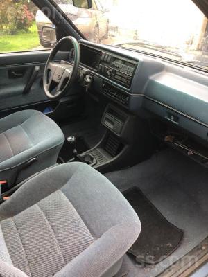Blue Volkswagen Golf 1988 in Riga, with an engine capacity of 1.60 L and mileage of 225 thousand km for 1650 €, photo 13 on AUTOMOTO.COM.LV