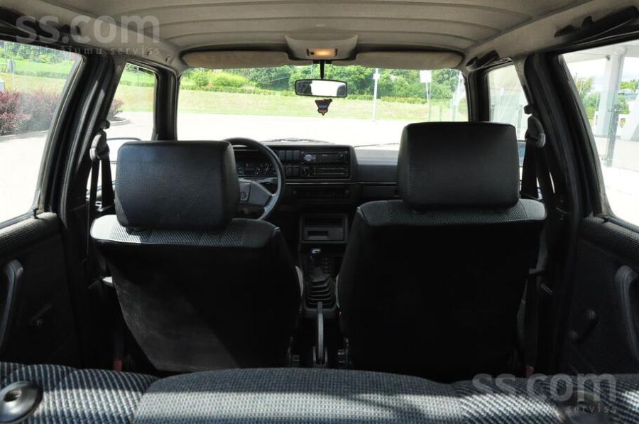Zils Volkswagen Golf 1989 Rēzekne, ar dzinēja tilpumu 1.30 L un nobraukumu 268 tūkst. km par 1500 €, foto 8 vietnē AUTOMOTO.COM.LV